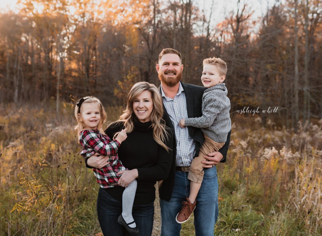 Sunny Late Fall - Fall Family Photos Ohio | Ashleigh Whitt
